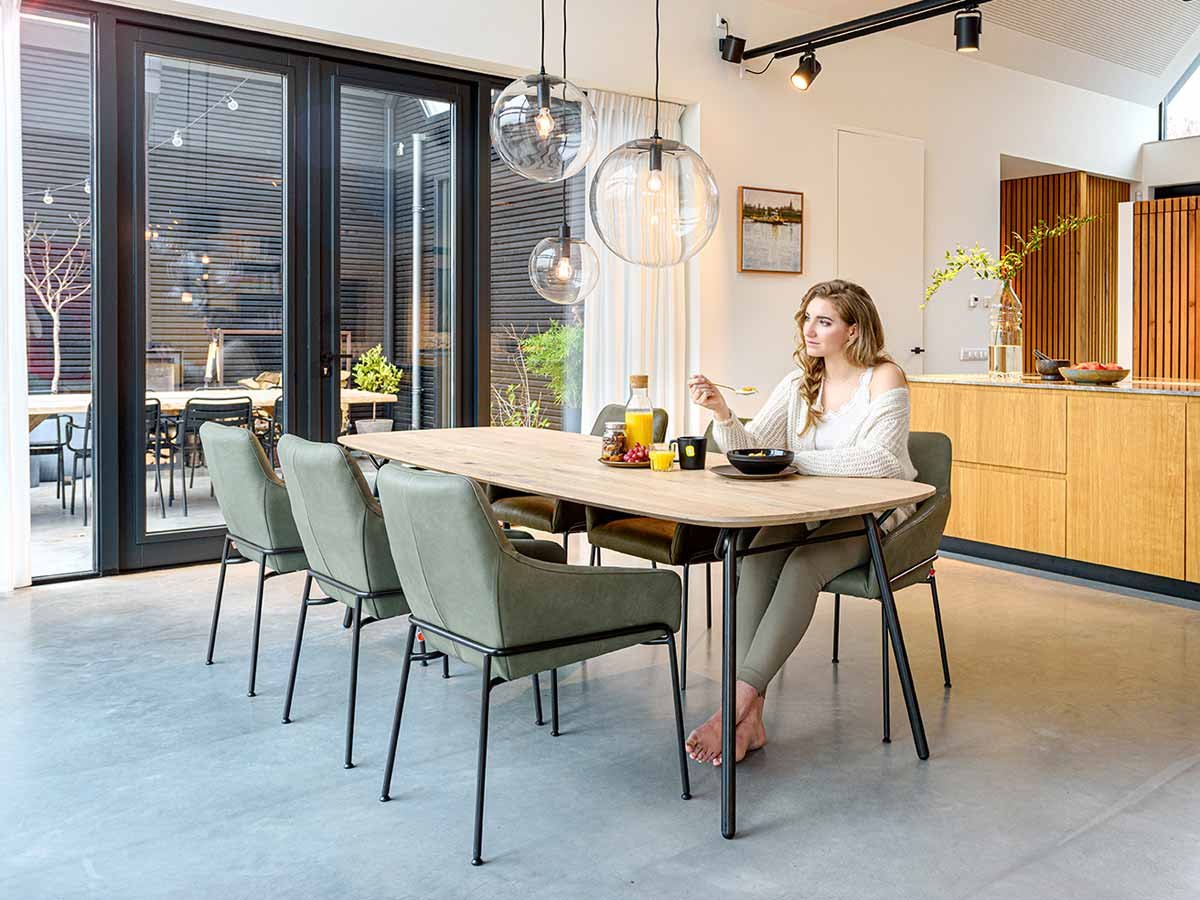 Jess Design - JOLLY spisebordsstol med armlæn | Stor, rar spisestol